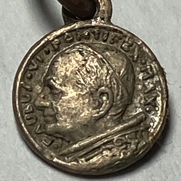 Jewelry | Vintage Catholic Holy Coat Of Arms Pope Paulus Vi Pontifex ...